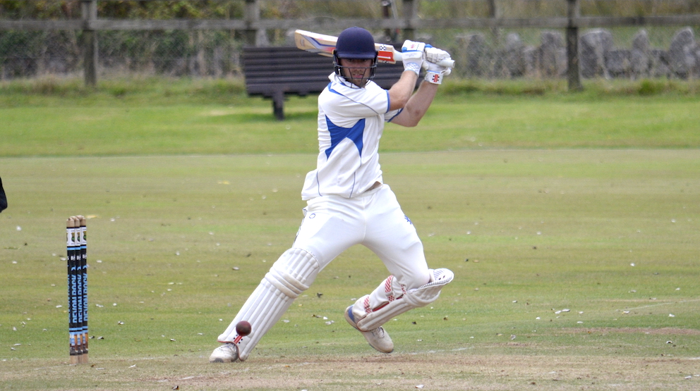 Read (pictured) strokes maiden Devon ton (and some) to add fuel to day ...